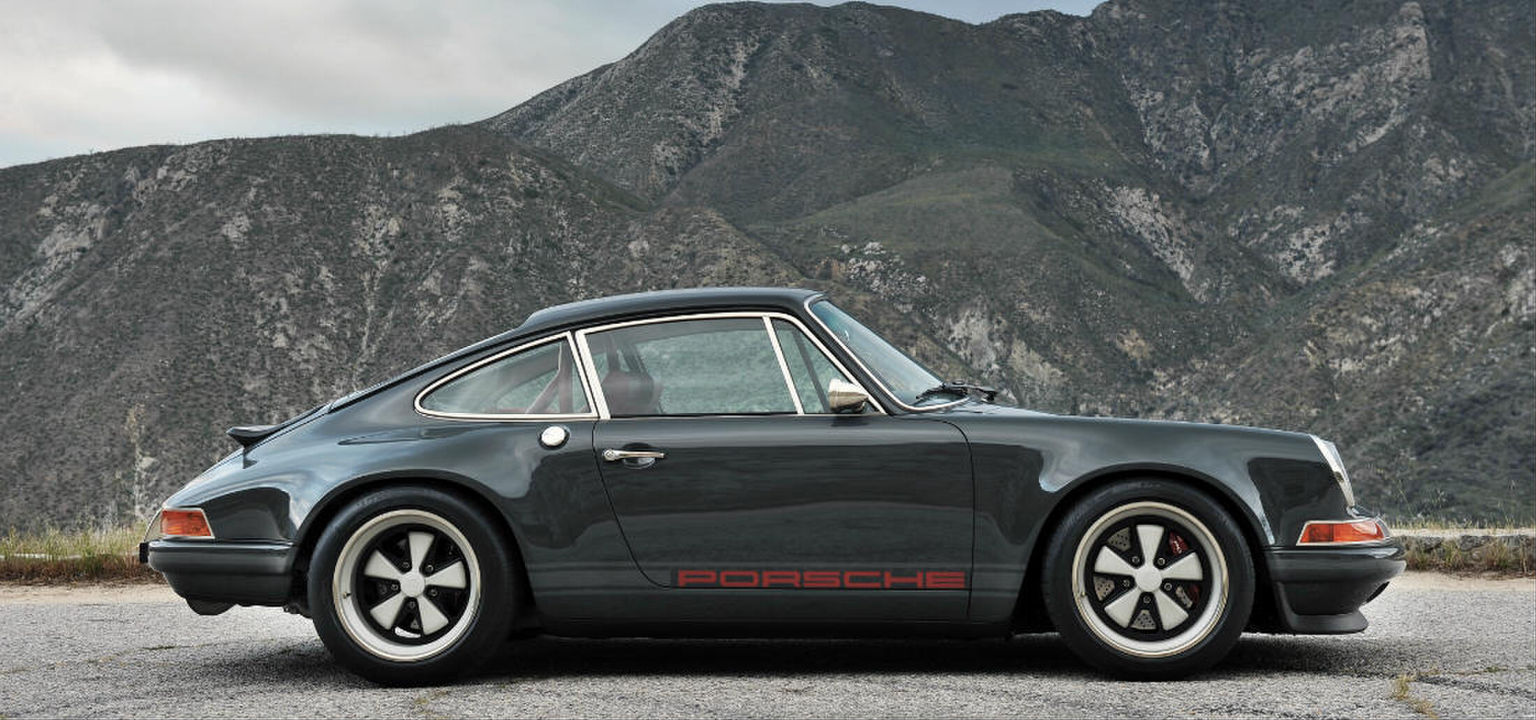 Singer verbaast ons wederom met deze stijlvolle Porsche Singer 911