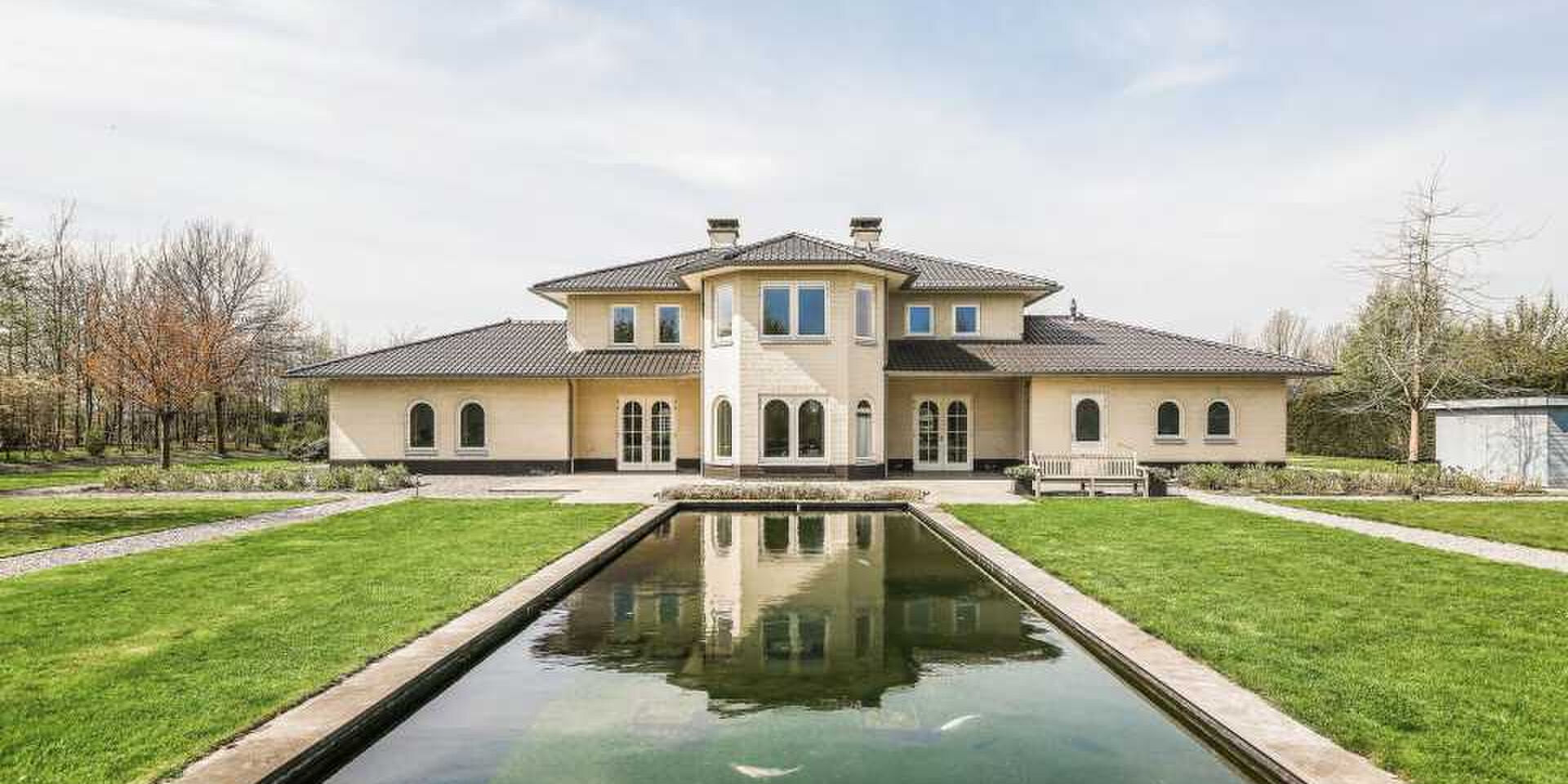 Binnenkijken in de bizar luxe villa van rapper Boef | MAN MAN