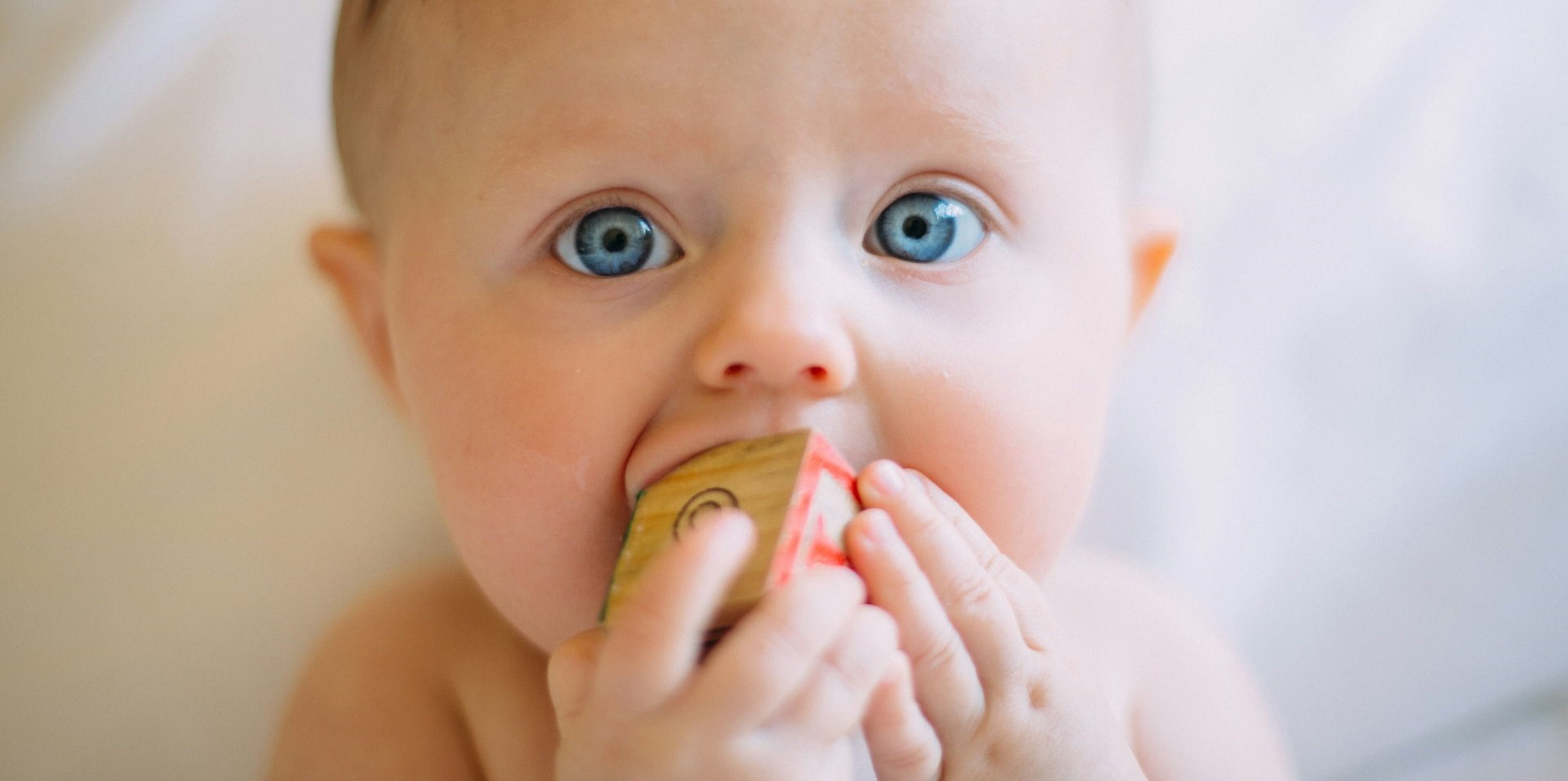 Zo weet je of je baby honger heeft of juist vol zit