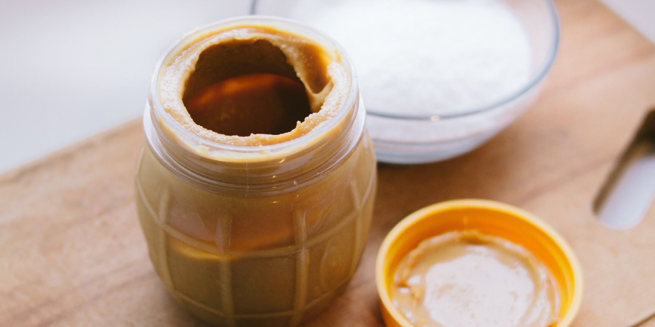 Vijf redenen waarom pindakaas gezond is voor sporters | MAN MAN