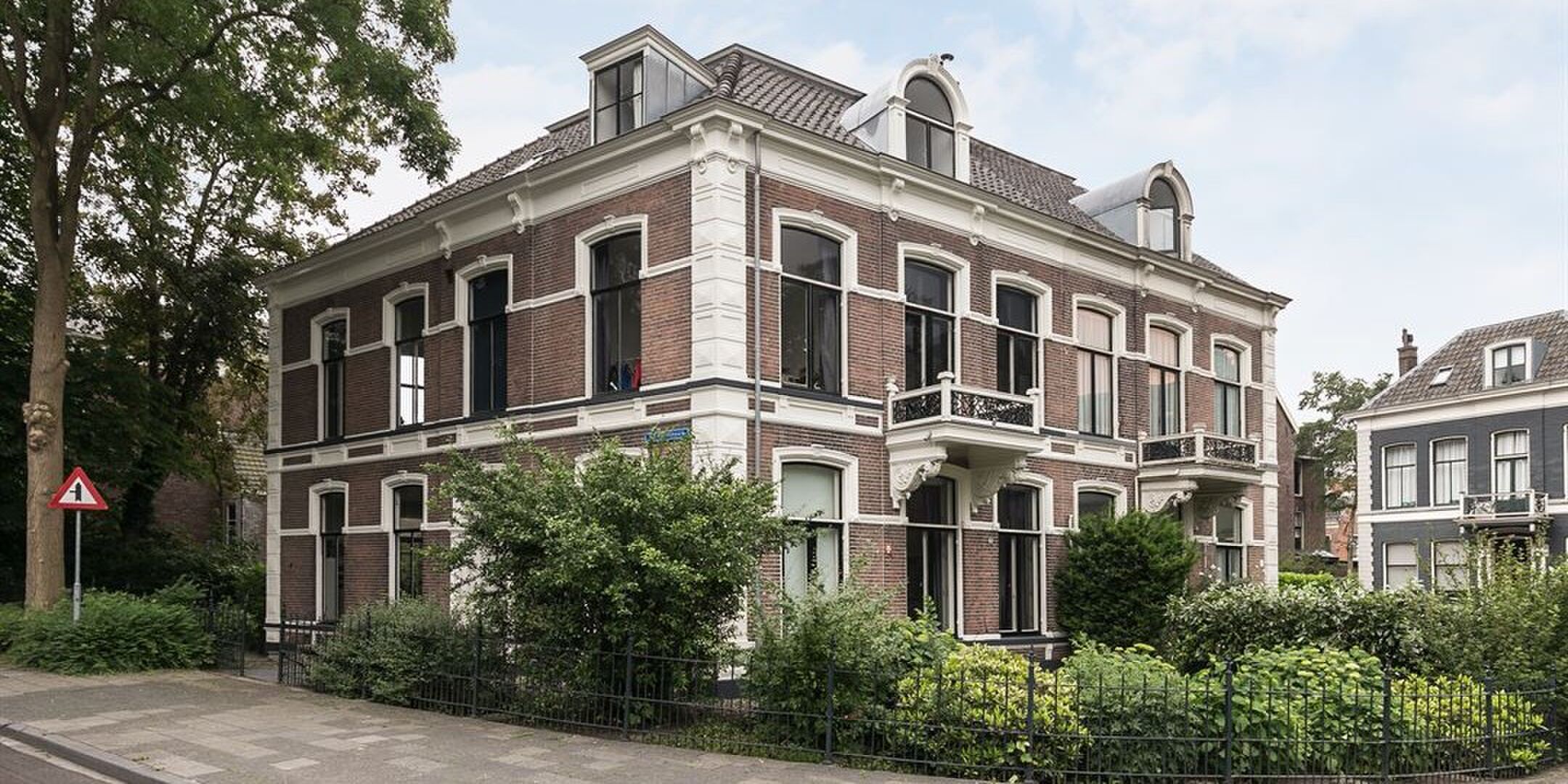 Arne Slot is in bezit van een dikke miljonairsvilla in Zwolle