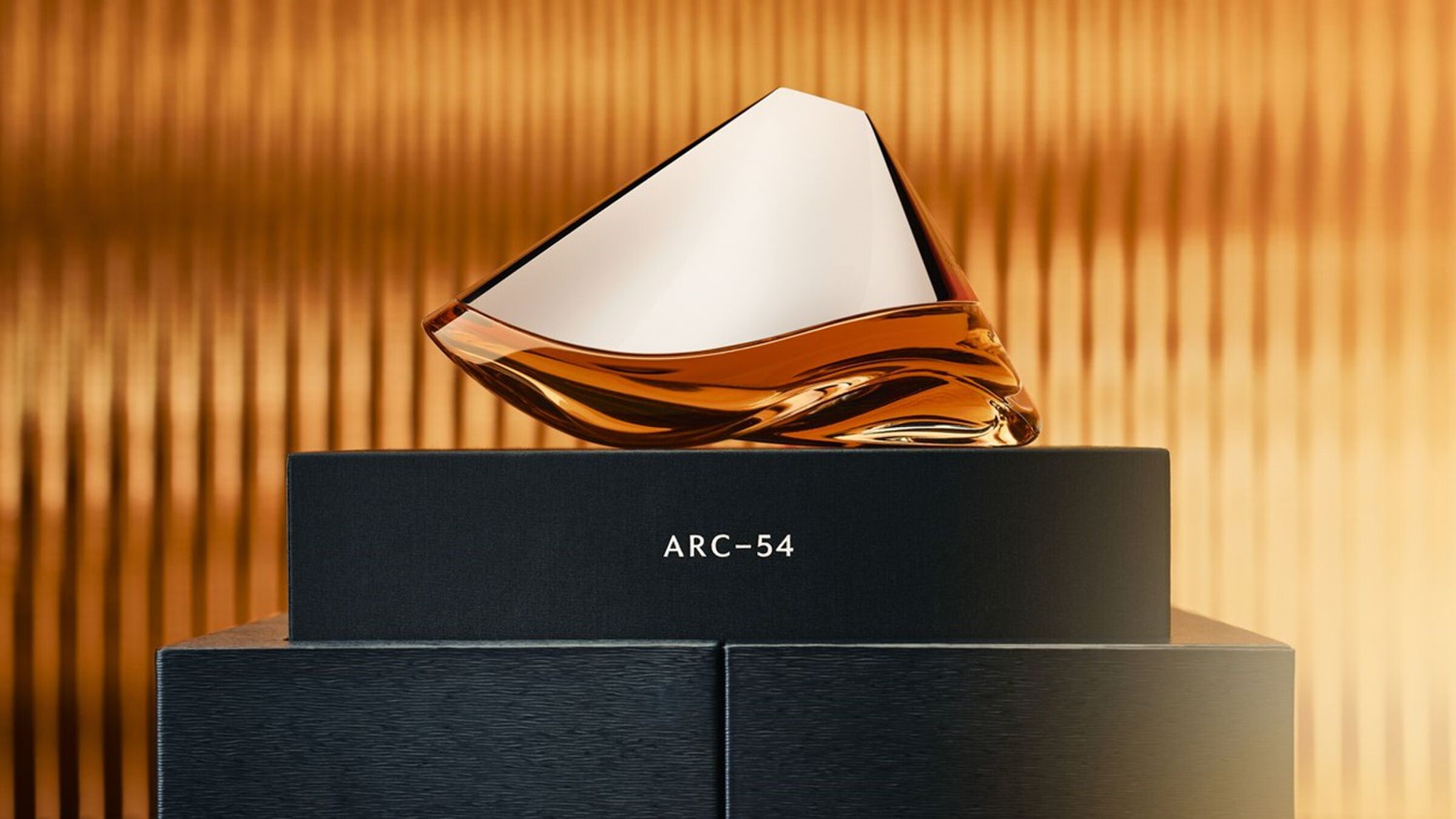ARC-54: Bowmore en Aston Martin komen met whisky van $80.000