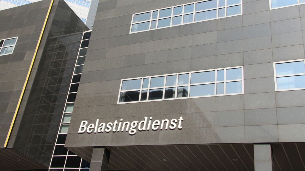Miljoenen te veel uitgekeerd door fout van Belastingdienst, wat nu?