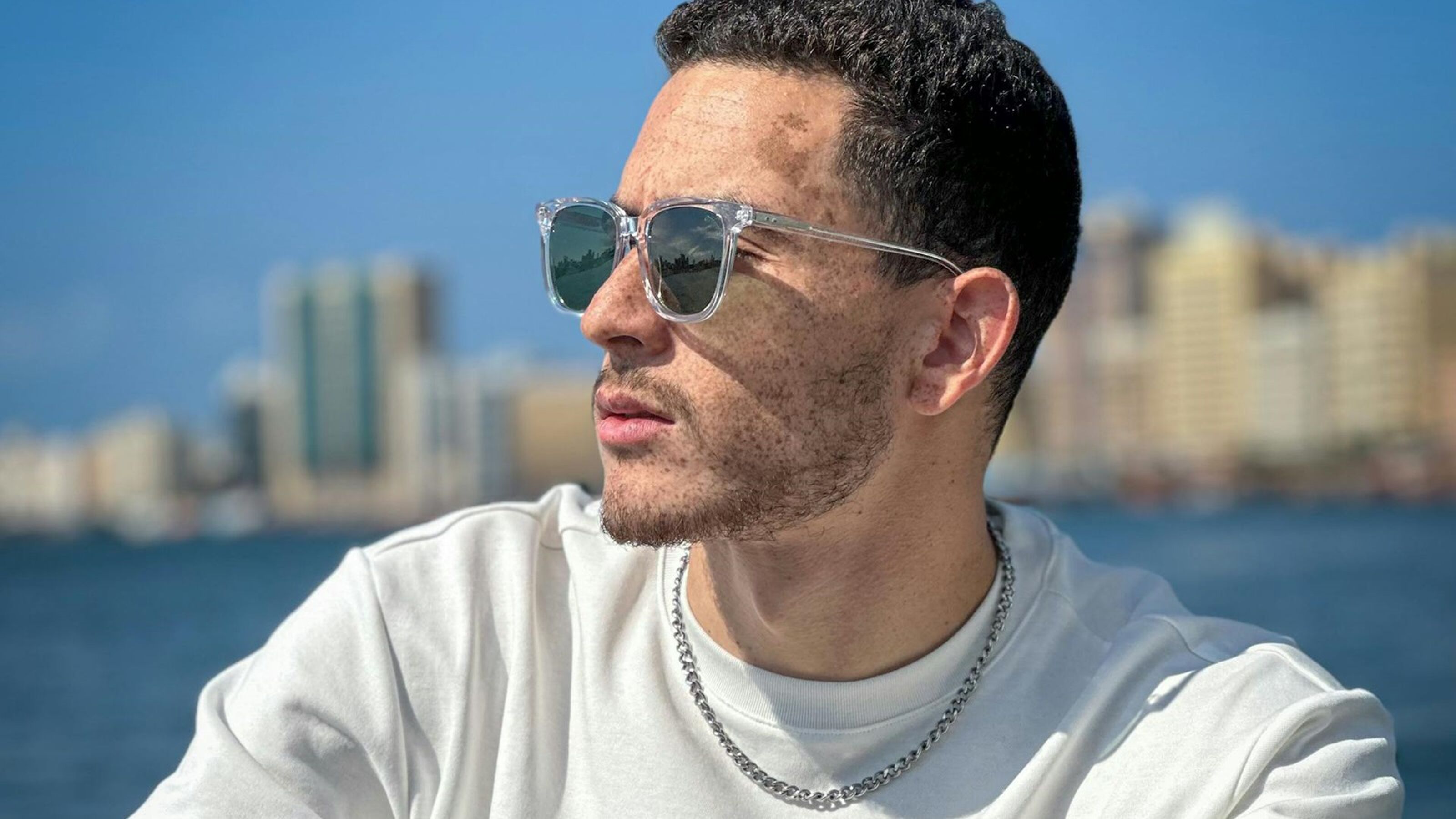 5 modeblunders voor mannen in de zomer, volgens een styliste