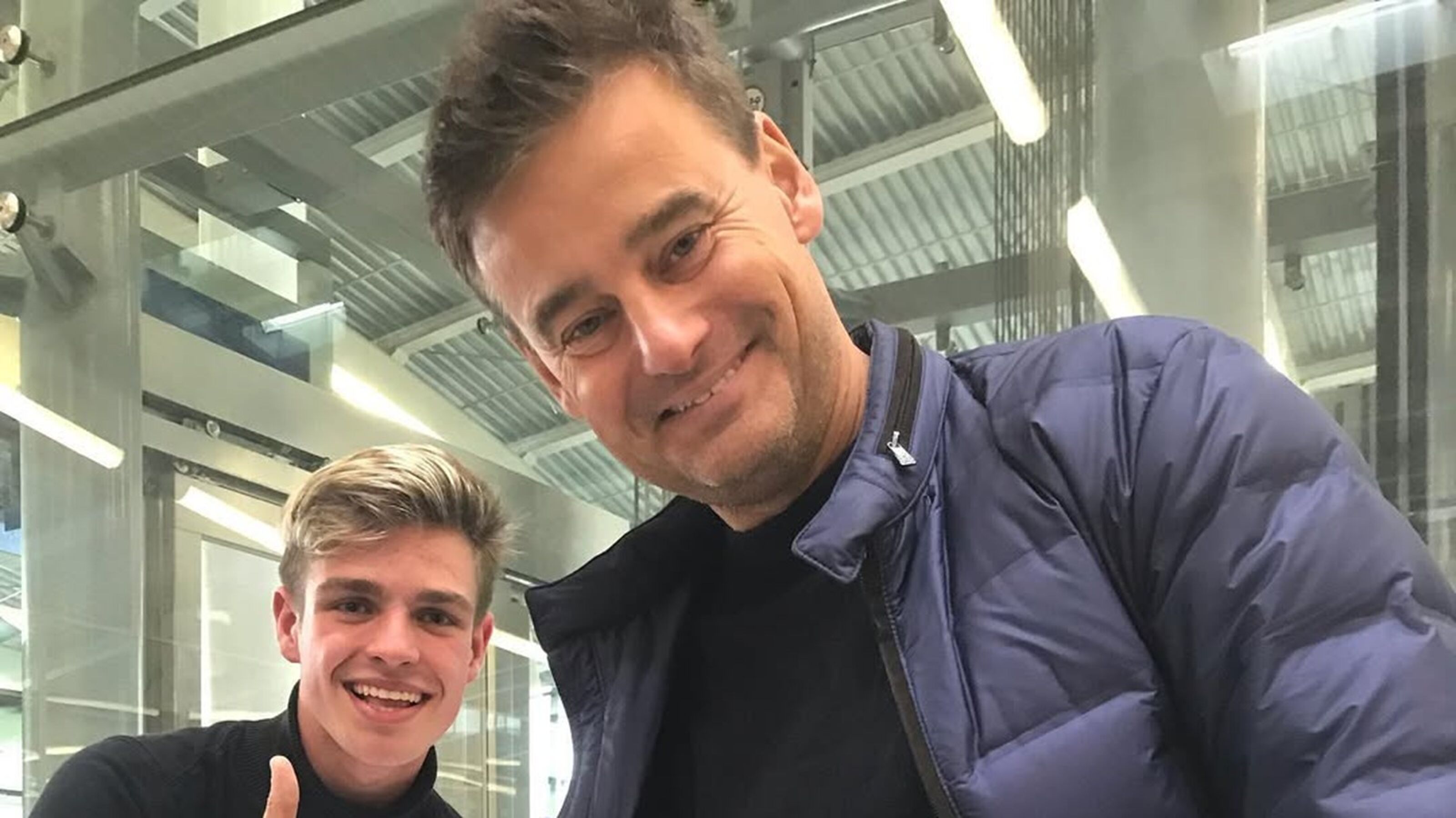 Dit is de nieuwe auto (t.w.v. € 100.000,-) van Wilfred Genee