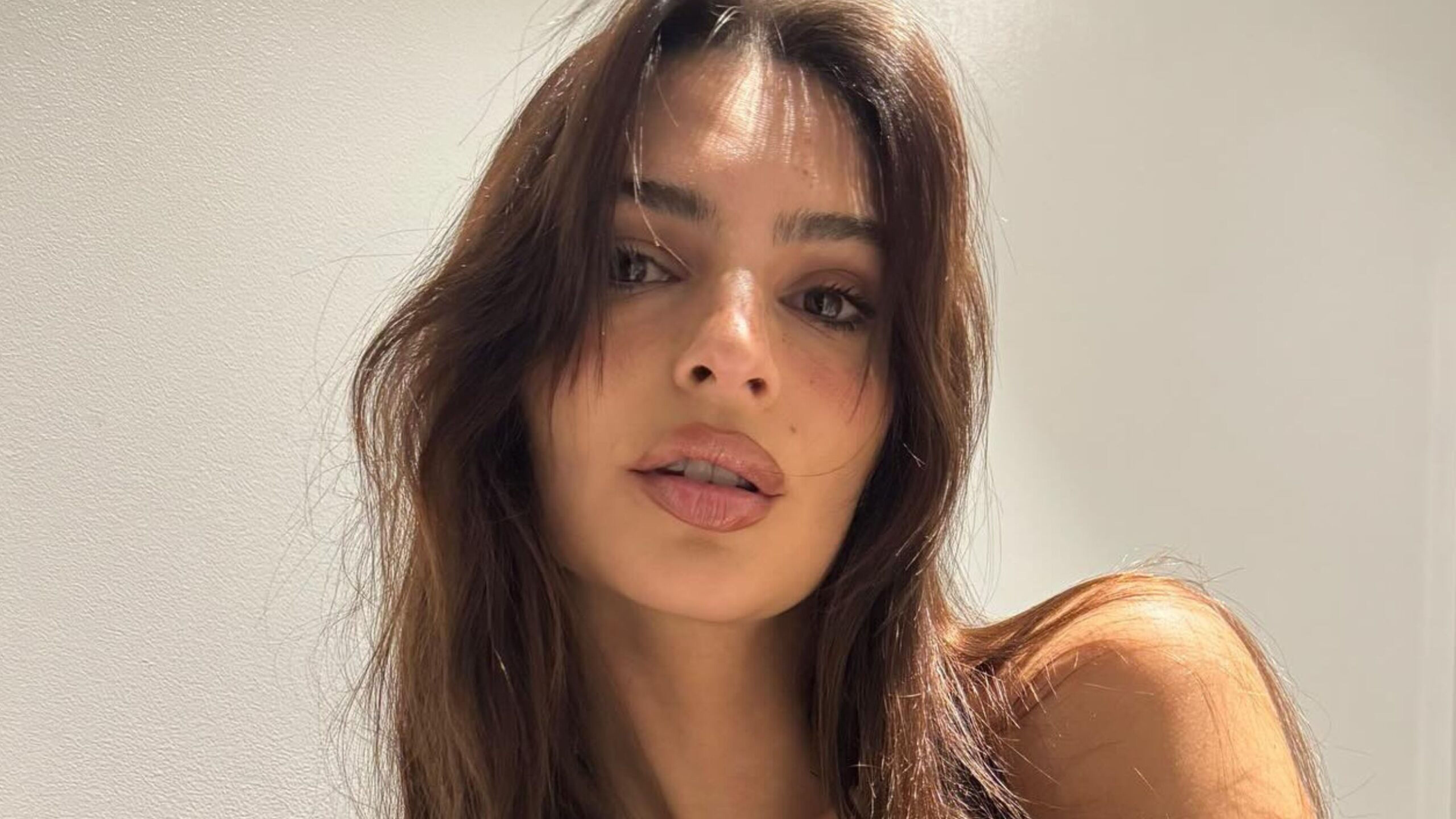 Foto: Emily Ratajkowski in haar 'meest uitdagende badpak'
