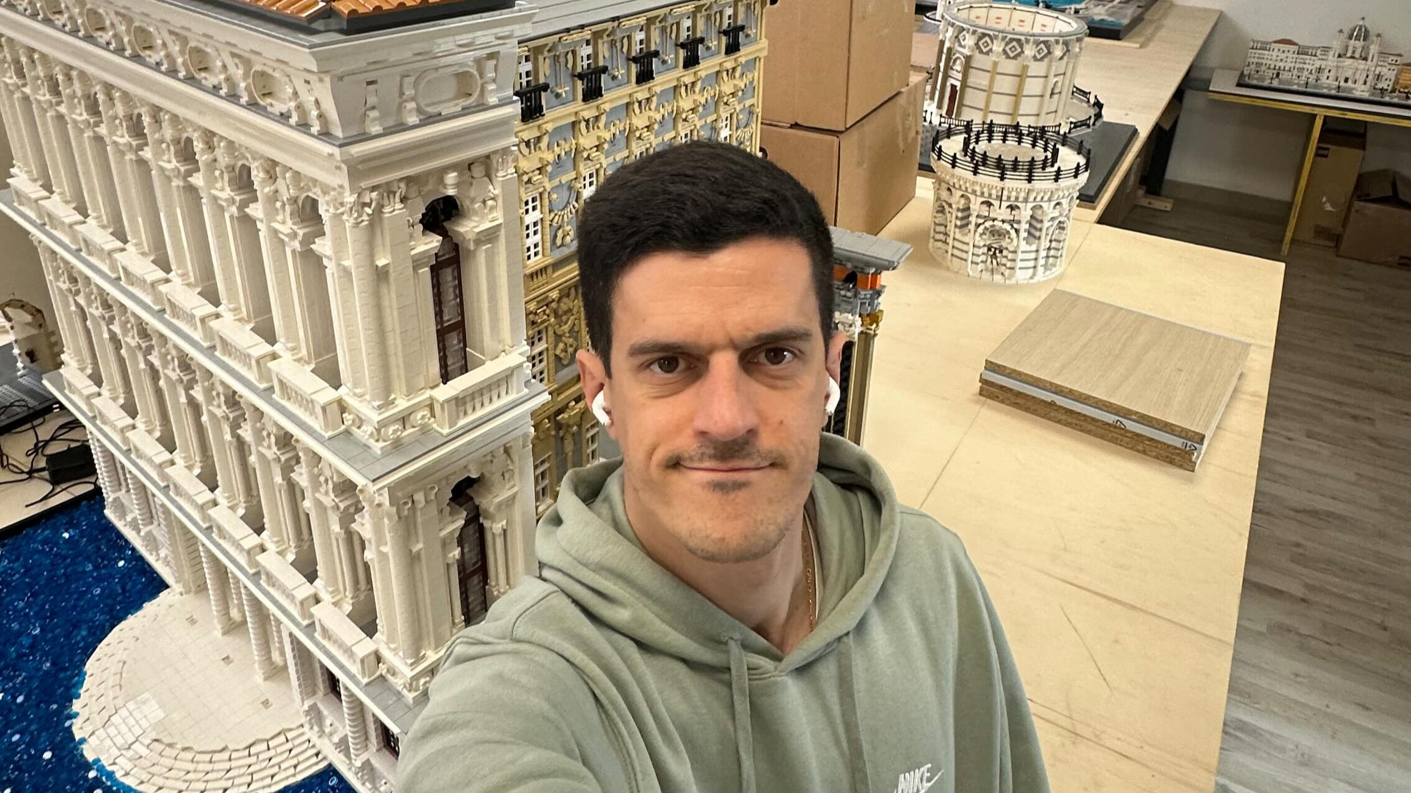 LEGO-artiest Luca Petraglia bouwt bizar mooie kunstwerken