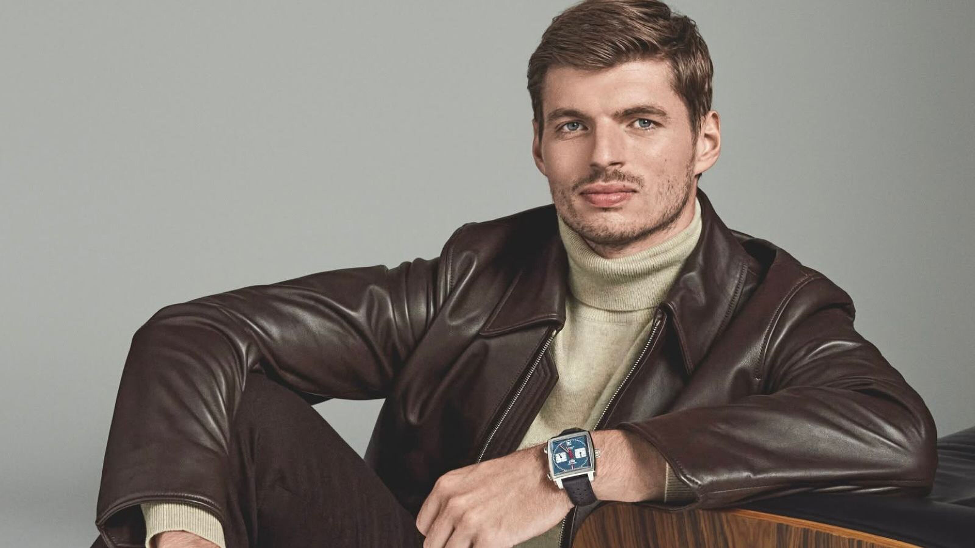 Max Verstappen straalt in verrassende look op magazine-cover