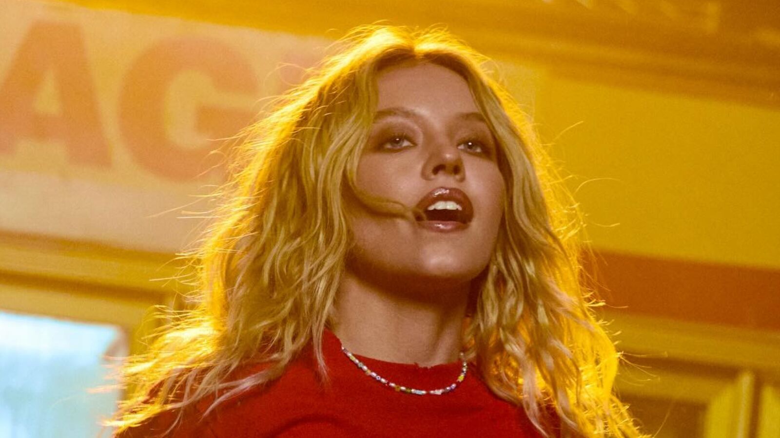 Sydney Sweeney lanceert eigen lingeriemerk met fraaie foto’s
