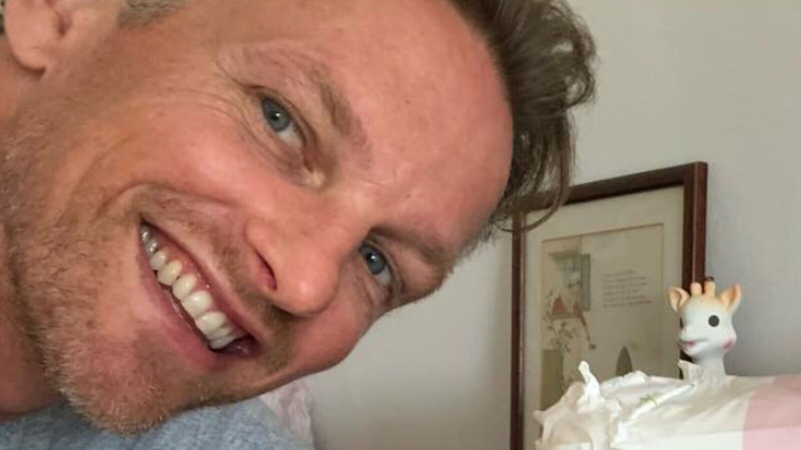 Dit is de knappe (en net zo bekende) vriendin van Barry Atsma