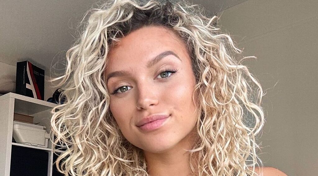 Temptation Island-deelneemster Shirley Cramer gaat uit de kleren