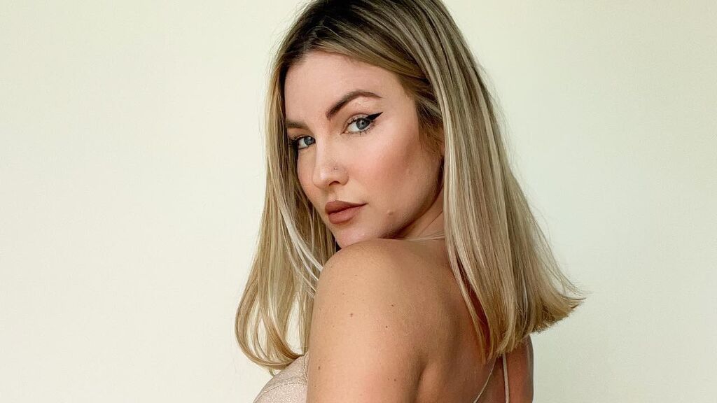 Cassandre Davis gaat viral op Instagram door extreem ronde achterste