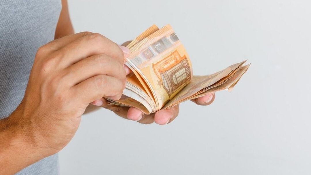 Wat is het gemiddelde salaris in Nederland per branche (2023)?