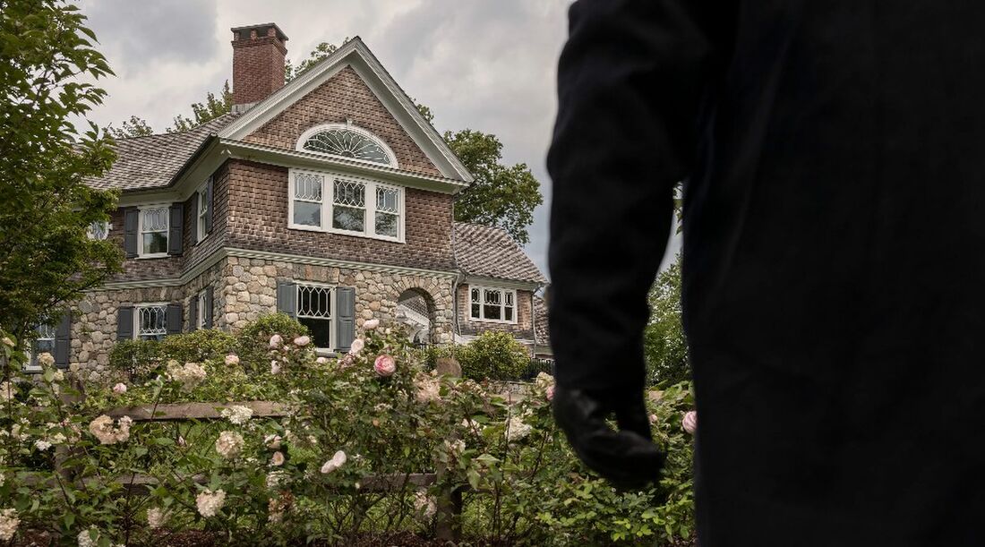Alles wat niet waargebeurd is in de serie The Watcher | MAN MAN