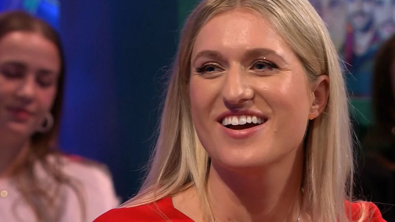 Britt Dekker blaast iedereen omver met foto in bikini | MAN MAN