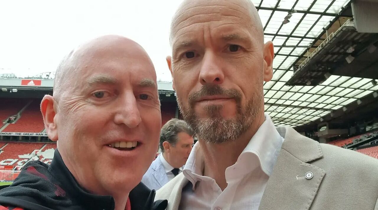 Verlengen, maar verlagen: het salaris van Erik ten Hag daalt flink