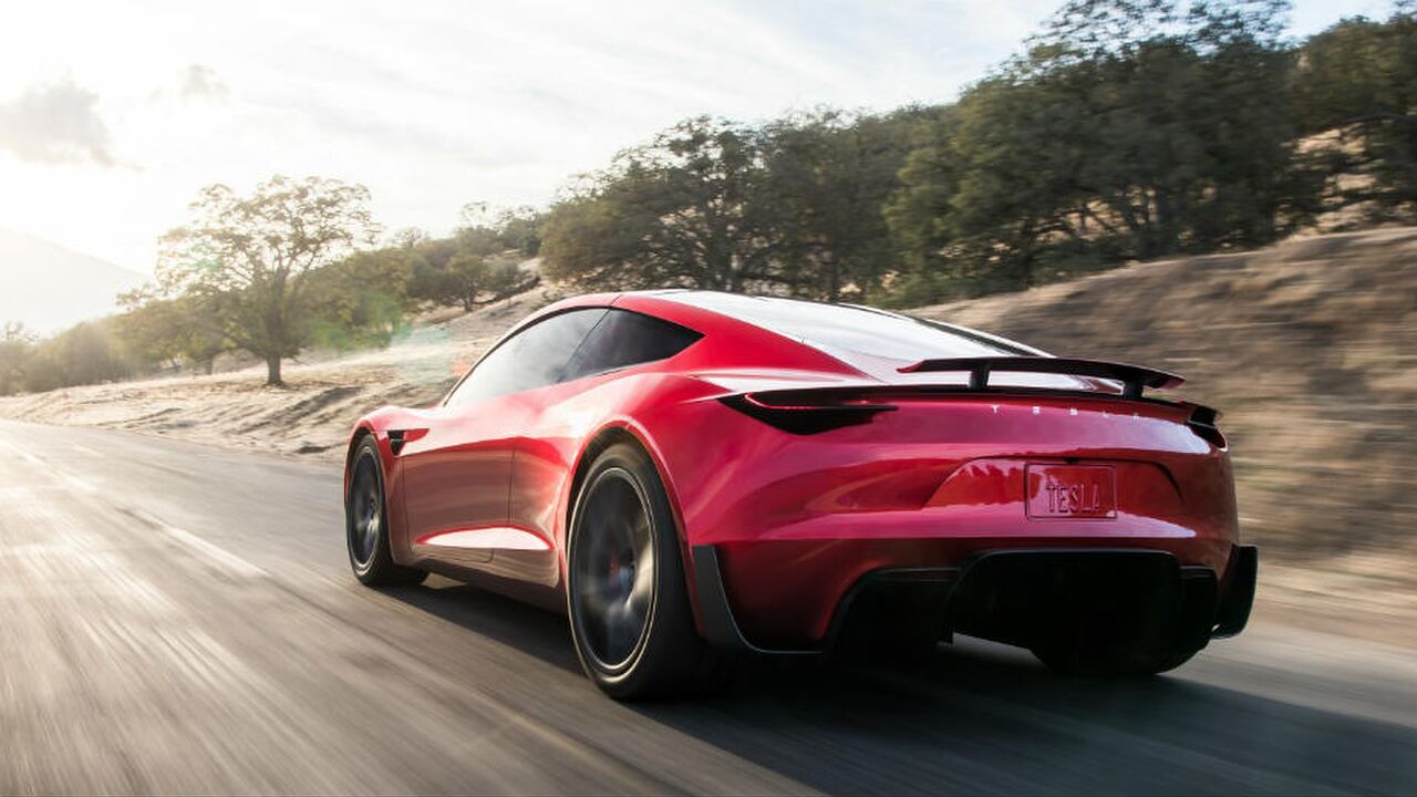 Tesla introduceert hun nieuwste model: De Tesla Roadster | MAN MAN