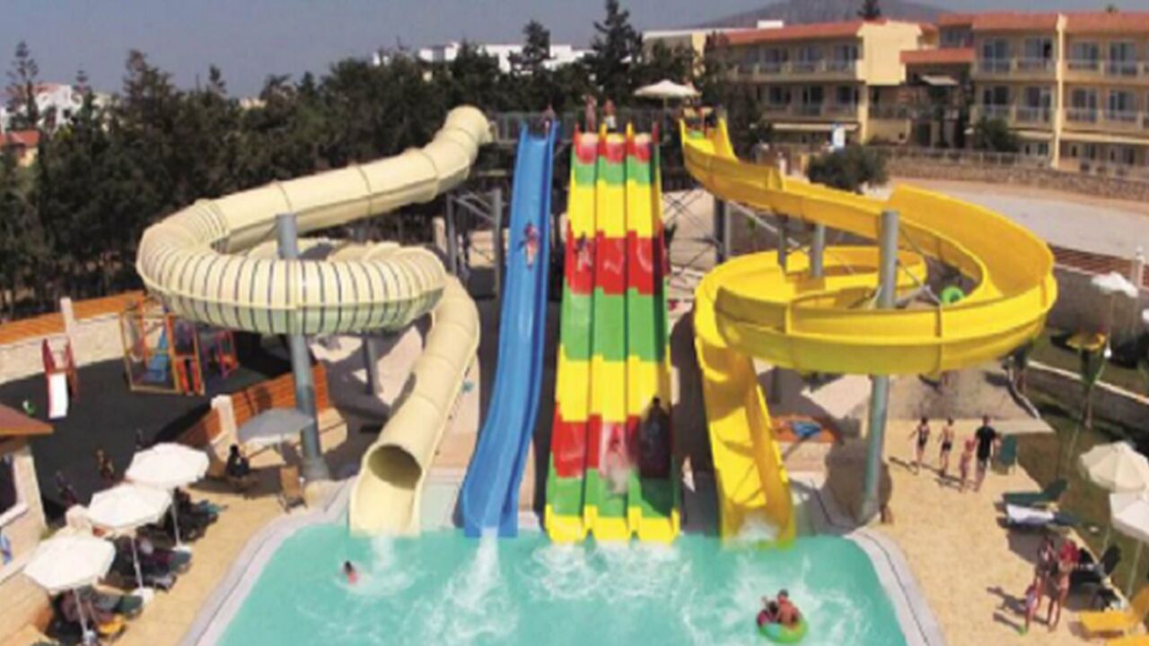 Dit waterpretpark staat te koop voor maar 350 euro | MAN MAN