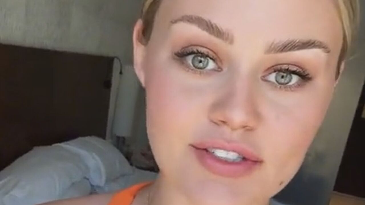 Catfish Alert: dame laat effect van filters van tegenwoordig zien