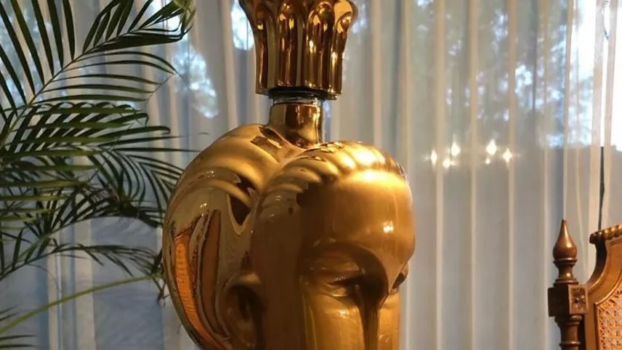 Deze zéér speciale fles water kost je €56.000,- | MAN MAN