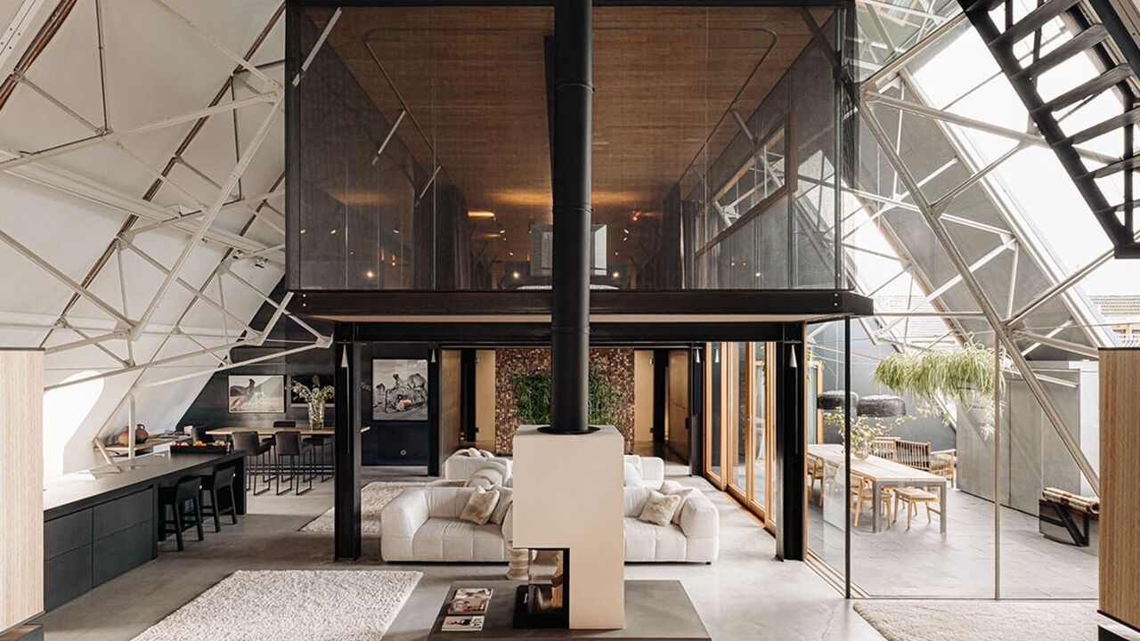 Vader van Roxy Dekker zet loft te koop voor € 6.950.000 op Funda