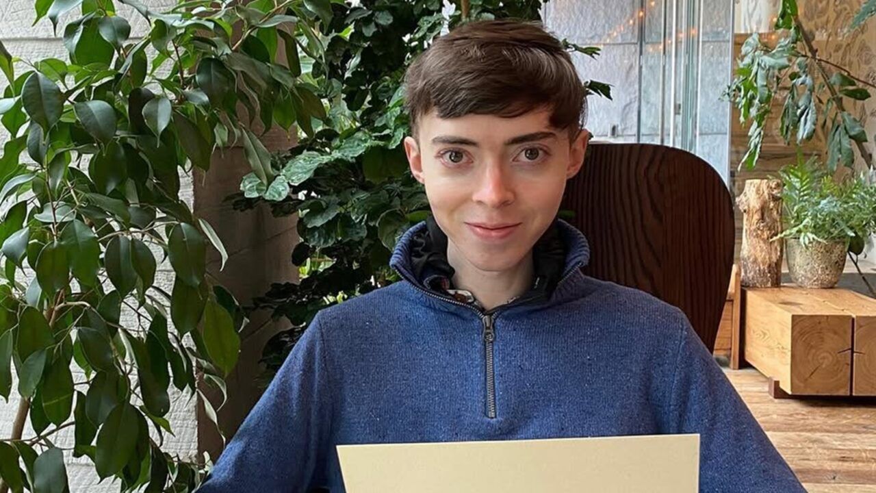 Brandon (36) ziet eruit alsof hij nog een tiener is: vertelt zijn geheim