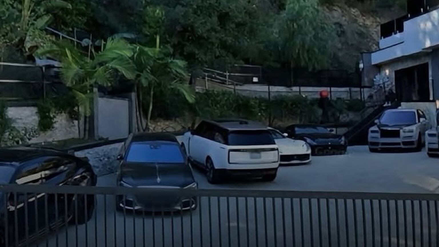 Google Maps-foto's door de jaren heen: man zijn oprit raakt vol