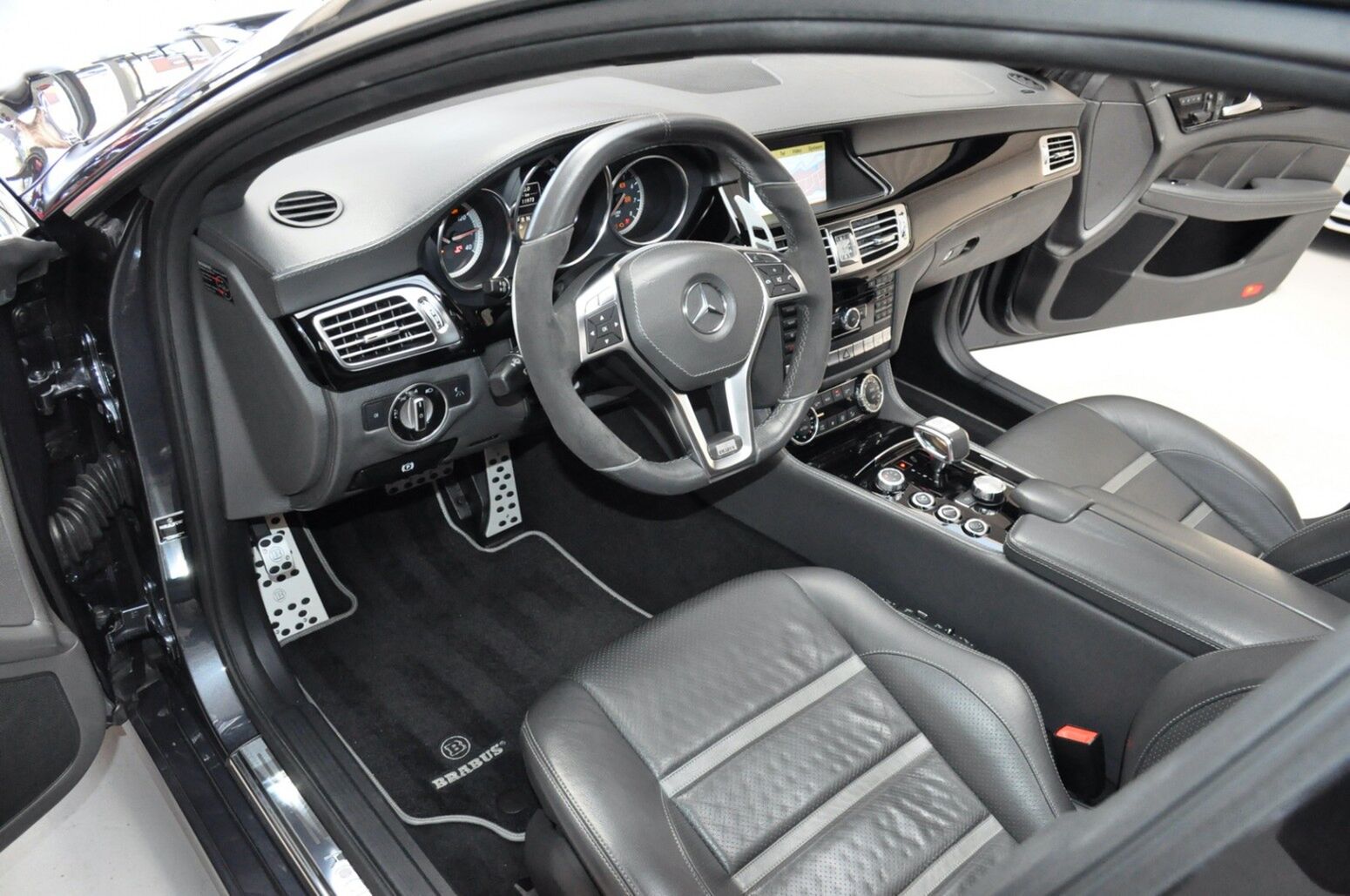 De enige CLS BRABUS met V12-motor in Nederland staat te koop