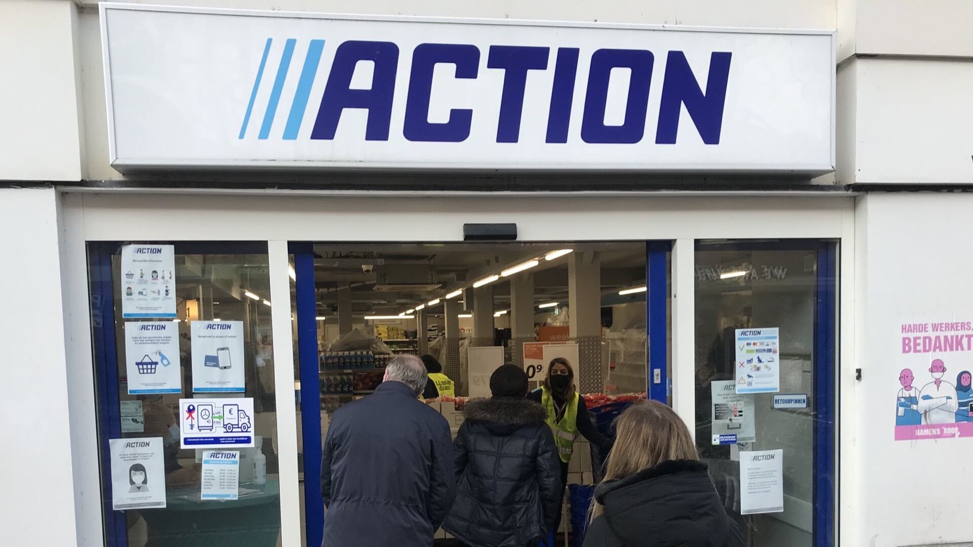 Action monitorstandaard is de must-have voor thuiswerkers (€ 9,99)