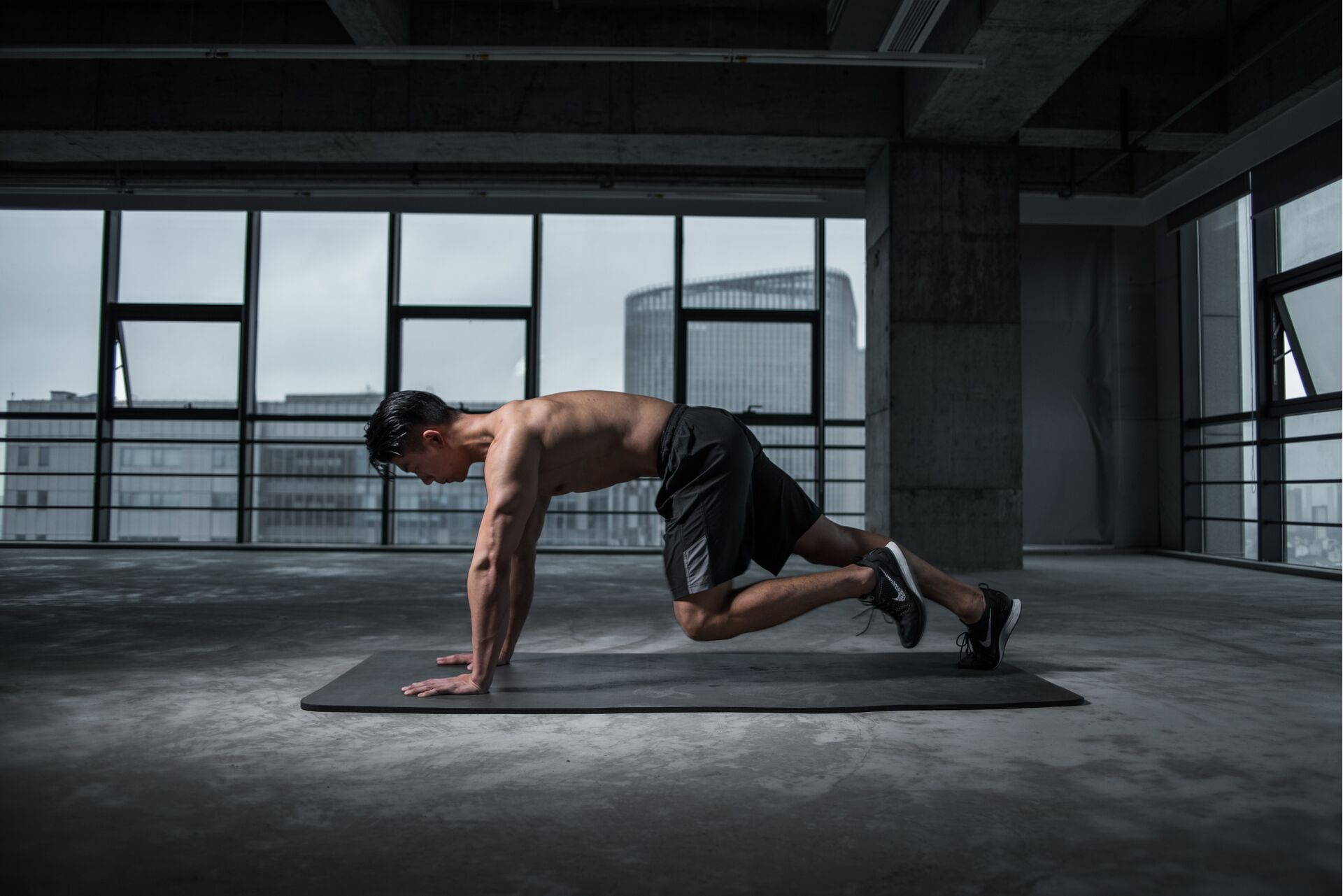 Deze 10 minuten work-out met lichaamsgewicht is perfect voor het slapen