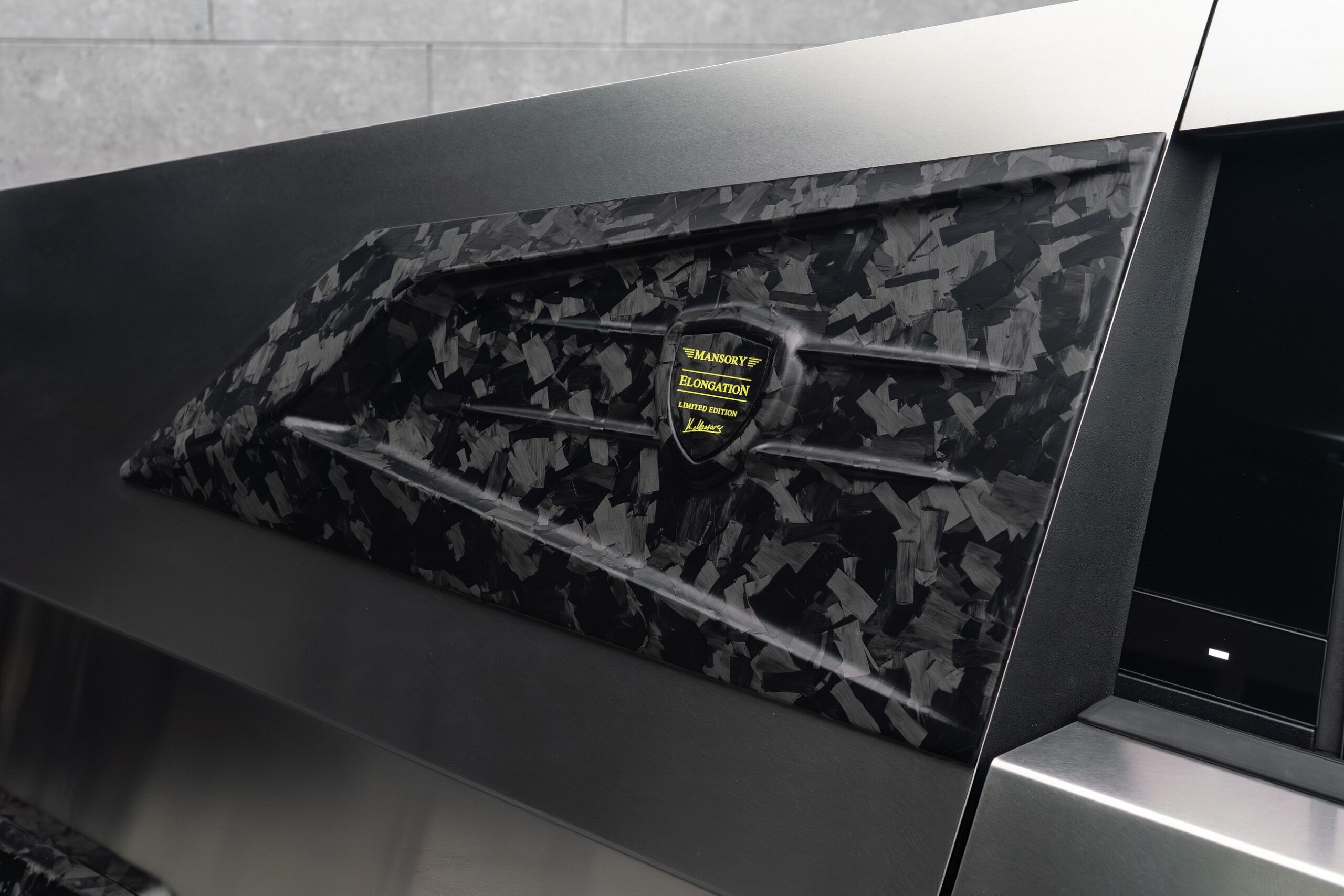 MANSORY komt met een hardcore-variant van Tesla Cybertruc