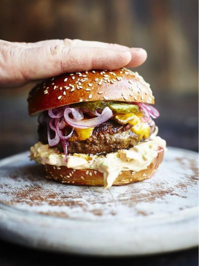 Recept: de Insanity Burger van chefkok Jamie Oliver